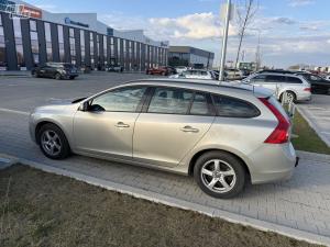 Brūns Volvo V60 2017 Kauņa, ar dzinēja tilpumu 2.00 L un nobraukumu 455 tūkst. km par 4800 €, foto 4 vietnē AUTOMOTO.COM.LV