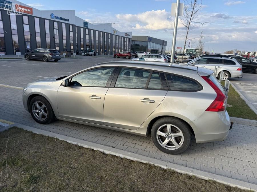 Brūns Volvo V60 2017 Kauņa, ar dzinēja tilpumu 2.00 L un nobraukumu 455 tūkst. km par 4800 €, foto 4 vietnē AUTOMOTO.COM.LV