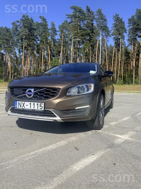 Brūns Volvo V60 2017 Rīga, ar dzinēja tilpumu 2.40 L un nobraukumu 182 tūkst. km par 16500 €, foto 1 vietnē AUTOMOTO.COM.LV