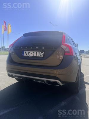 Brown Volvo V60 2017 in Riga, with an engine capacity of 2.40 L and mileage of 182 thousand km for 16500 €, photo 4 on AUTOMOTO.COM.LV