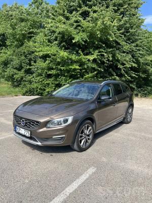 Brown Volvo V60 2017 in Riga, with an engine capacity of 2.00 L and mileage of 144 thousand km for 14500 €, photo  on AUTOMOTO.COM.LV