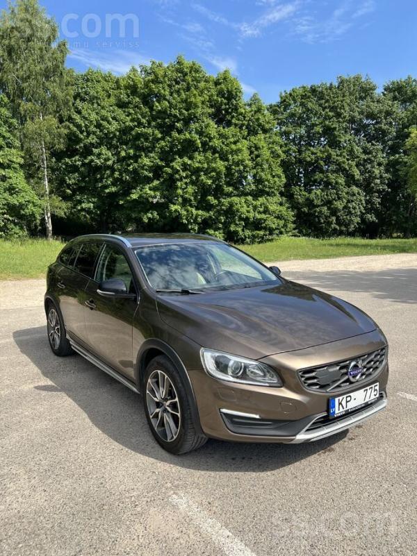 Brūns Volvo V60 2017 Rīga, ar dzinēja tilpumu 2.00 L un nobraukumu 144 tūkst. km par 14500 €, foto 2 vietnē AUTOMOTO.COM.LV