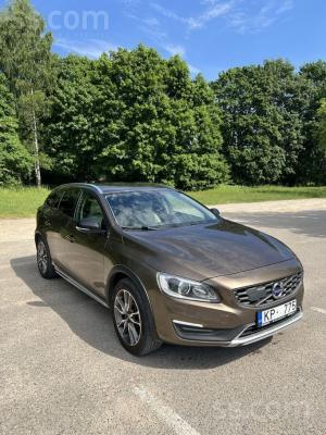 Brown Volvo V60 2017 in Riga, with an engine capacity of 2.00 L and mileage of 144 thousand km for 14500 €, photo 3 on AUTOMOTO.COM.LV