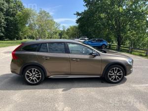 Brown Volvo V60 2017 in Riga, with an engine capacity of 2.00 L and mileage of 144 thousand km for 14500 €, photo 4 on AUTOMOTO.COM.LV