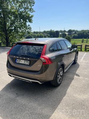 Brown Volvo V60 2017 in Riga, with an engine capacity of 2.00 L and mileage of 144 thousand km for 14500 €, photo 5 on AUTOMOTO.COM.LV