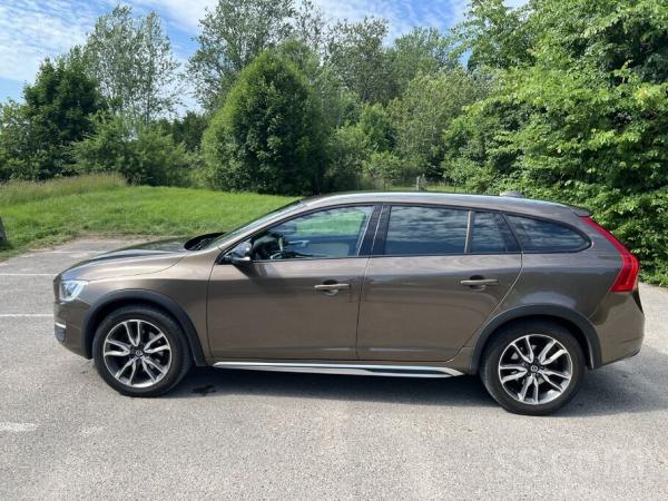 Brūns Volvo V60 2017 Rīga, ar dzinēja tilpumu 2.00 L un nobraukumu 144 tūkst. km par 14500 €, foto 5 vietnē AUTOMOTO.COM.LV