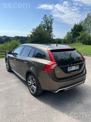 Brown Volvo V60 2017 in Riga, with an engine capacity of 2.00 L and mileage of 144 thousand km for 14500 €, photo 7 on AUTOMOTO.COM.LV
