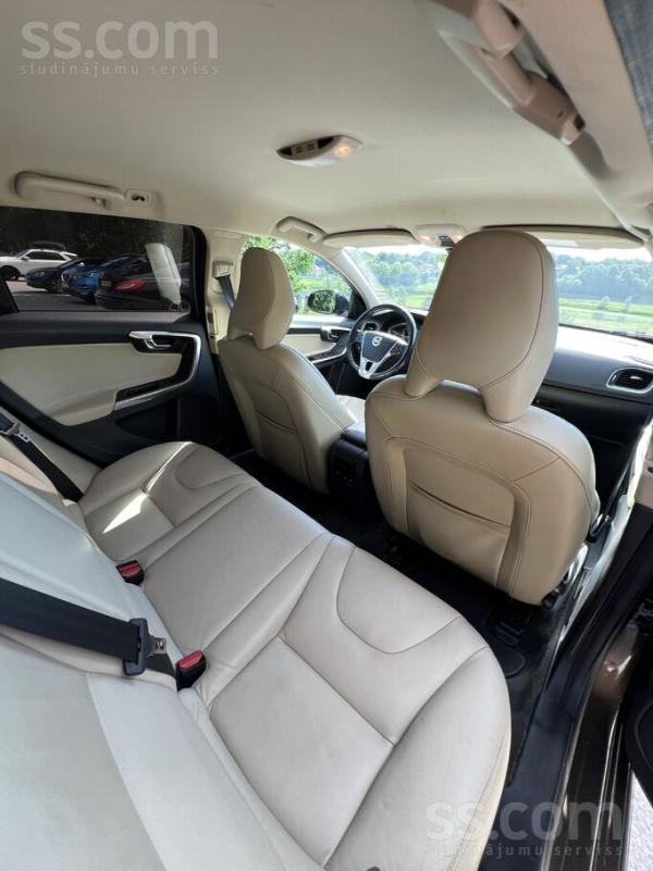 Brūns Volvo V60 2017 Rīga, ar dzinēja tilpumu 2.00 L un nobraukumu 144 tūkst. km par 14500 €, foto 7 vietnē AUTOMOTO.COM.LV