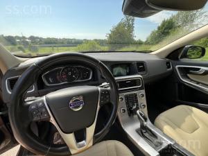 Brown Volvo V60 2017 in Riga, with an engine capacity of 2.00 L and mileage of 144 thousand km for 14500 €, photo 11 on AUTOMOTO.COM.LV