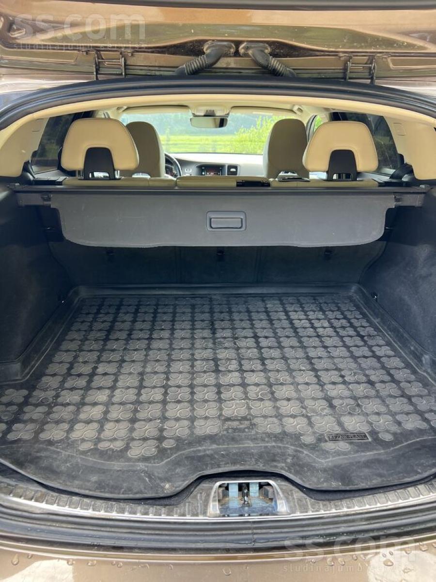 Brown Volvo V60 2017 in Riga, with an engine capacity of 2.00 L and mileage of 144 thousand km for 14500 €, photo 12 on AUTOMOTO.COM.LV
