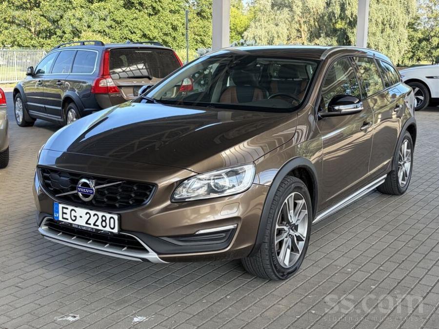 Brūns Volvo V60 2017 Rīga, ar dzinēja tilpumu 2.00 L un nobraukumu 0 tūkst. km par 6990 €, foto 1 vietnē AUTOMOTO.COM.LV