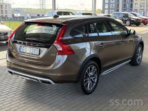 Brūns Volvo V60 2017 Rīga, ar dzinēja tilpumu 2.00 L un nobraukumu 0 tūkst. km par 6990 €, foto 5 vietnē AUTOMOTO.COM.LV