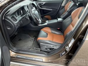 Brūns Volvo V60 2017 Rīga, ar dzinēja tilpumu 2.00 L un nobraukumu 0 tūkst. km par 6990 €, foto 6 vietnē AUTOMOTO.COM.LV