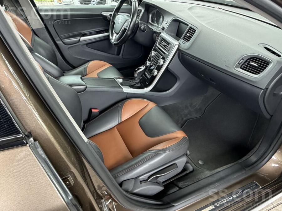 Brūns Volvo V60 2017 Rīga, ar dzinēja tilpumu 2.00 L un nobraukumu 0 tūkst. km par 6990 €, foto 8 vietnē AUTOMOTO.COM.LV
