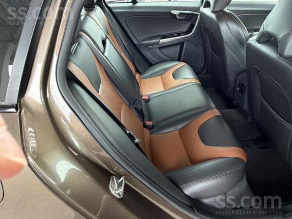 Brūns Volvo V60 2017 Rīga, ar dzinēja tilpumu 2.00 L un nobraukumu 0 tūkst. km par 6990 €, foto 8 vietnē AUTOMOTO.COM.LV