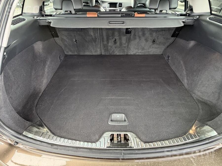 Brūns Volvo V60 2017 Rīga, ar dzinēja tilpumu 2.00 L un nobraukumu 0 tūkst. km par 6990 €, foto 10 vietnē AUTOMOTO.COM.LV