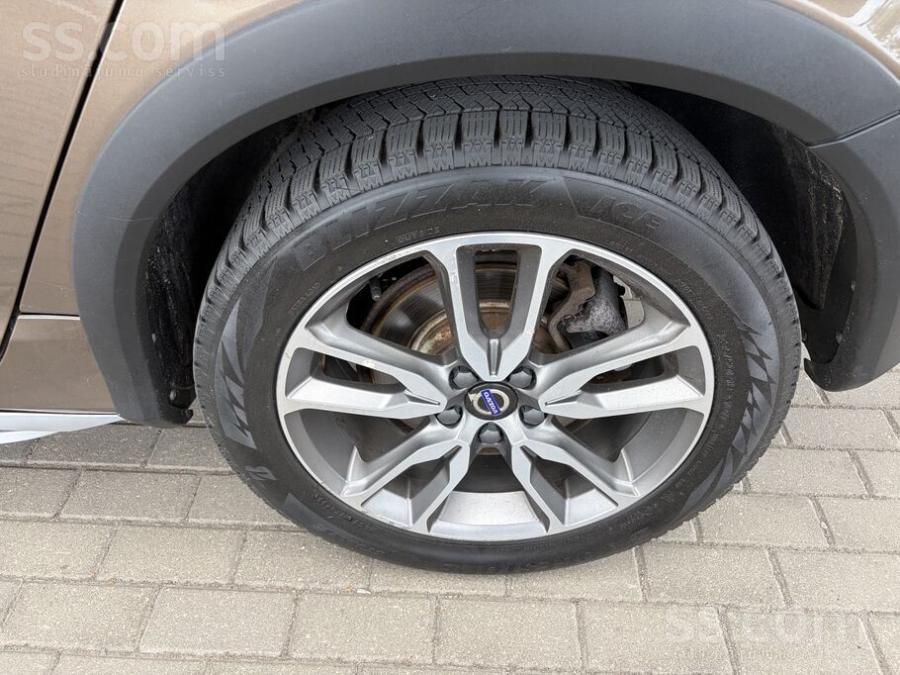 Brūns Volvo V60 2017 Rīga, ar dzinēja tilpumu 2.00 L un nobraukumu 0 tūkst. km par 6990 €, foto 12 vietnē AUTOMOTO.COM.LV