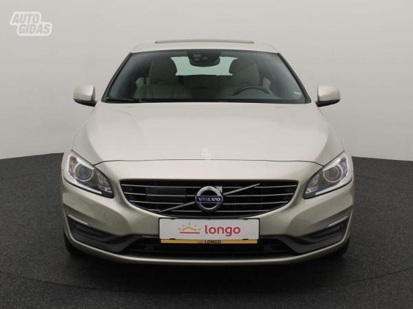 Brown Volvo V60 2018 in Vilnius, with an engine capacity of 2.00 L and mileage of 150 thousand km for 13499 €, photo 3 on AUTOMOTO.COM.LV