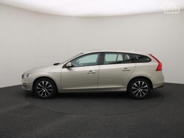 Brown Volvo V60 2018 in Vilnius, with an engine capacity of 2.00 L and mileage of 150 thousand km for 13499 €, photo 6 on AUTOMOTO.COM.LV
