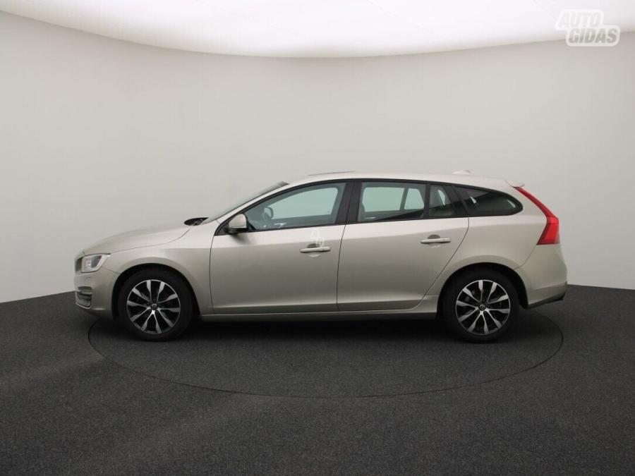 Brūns Volvo V60 2018 Viļņa, ar dzinēja tilpumu 2.00 L un nobraukumu 150 tūkst. km par 13499 €, foto 6 vietnē AUTOMOTO.COM.LV