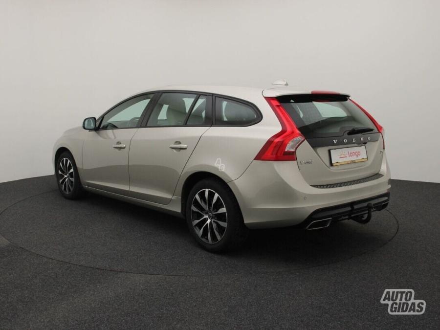 Brūns Volvo V60 2018 Viļņa, ar dzinēja tilpumu 2.00 L un nobraukumu 150 tūkst. km par 13499 €, foto 7 vietnē AUTOMOTO.COM.LV