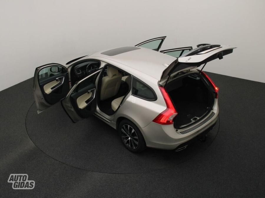 Brūns Volvo V60 2018 Viļņa, ar dzinēja tilpumu 2.00 L un nobraukumu 150 tūkst. km par 13499 €, foto 13 vietnē AUTOMOTO.COM.LV