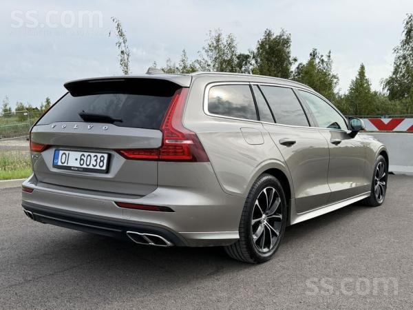 Brūns Volvo V60 2018 Liepāja, ar dzinēja tilpumu 2.00 L un nobraukumu 166 tūkst. km par 16900 €, foto 2 vietnē AUTOMOTO.COM.LV
