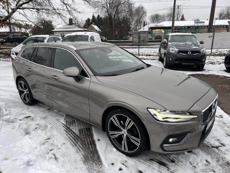 Brown Volvo V60 2019 in Riga, with an engine capacity of 2.00 L and mileage of 176 thousand km for 20550 €, photo 3 on AUTOMOTO.COM.LV