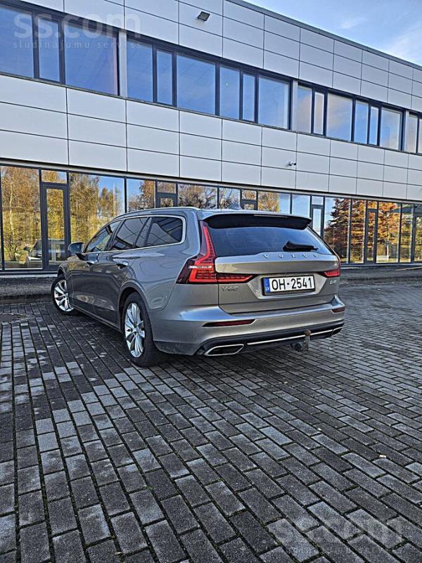 Brown Volvo V60 2019 in Tukums, with an engine capacity of 2.00 L and mileage of 228 thousand km for 15300 €, photo 4 on AUTOMOTO.COM.LV