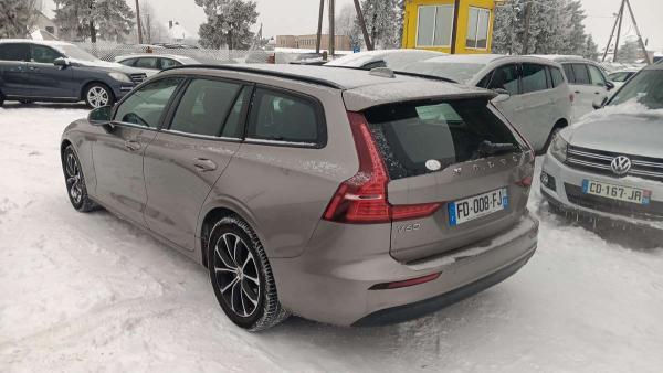 Brown Volvo V60 2019 in Taurage, with an engine capacity of 1.97 L and mileage of 268 thousand km for 11400 €, photo 6 on AUTOMOTO.COM.LV