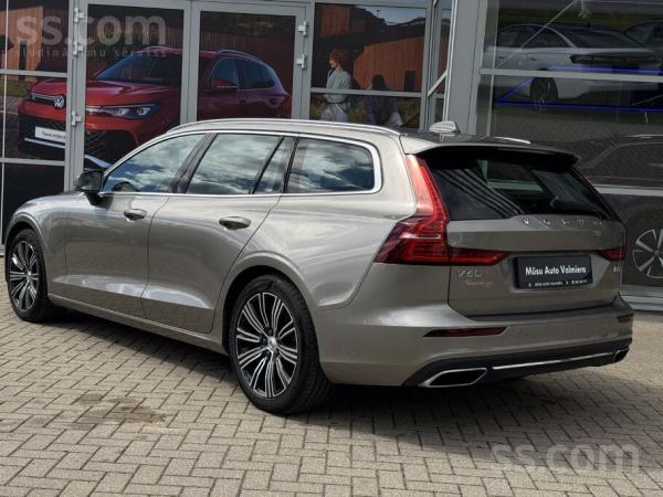 Brown Volvo V60 2019 in Valmiera, with an engine capacity of 2.00 L and mileage of 183 thousand km for 18400 €, photo 4 on AUTOMOTO.COM.LV