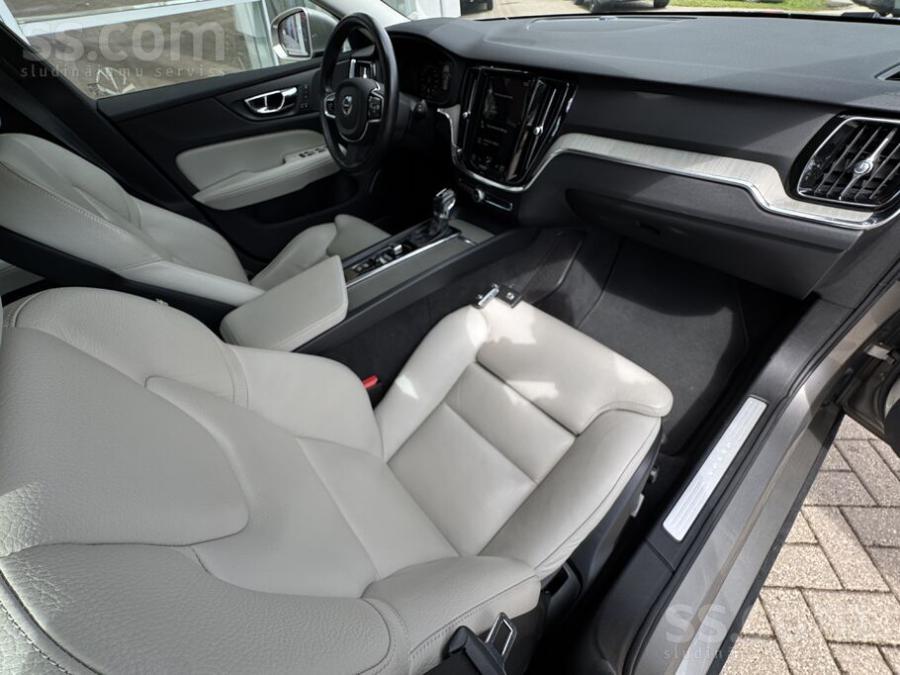 Brūns Volvo V60 2019 Valmiera, ar dzinēja tilpumu 2.00 L un nobraukumu 183 tūkst. km par 18400 €, foto 24 vietnē AUTOMOTO.COM.LV