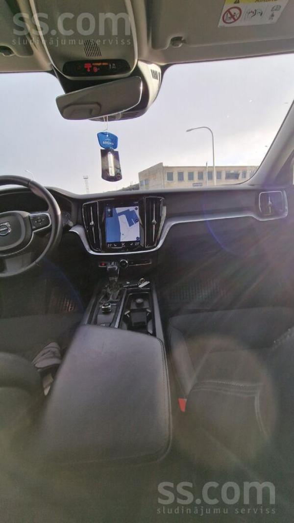 Brown Volvo V60 2019 in Ventspils, with an engine capacity of 2.00 L and mileage of 183 thousand km for 16670 €, photo 7 on AUTOMOTO.COM.LV