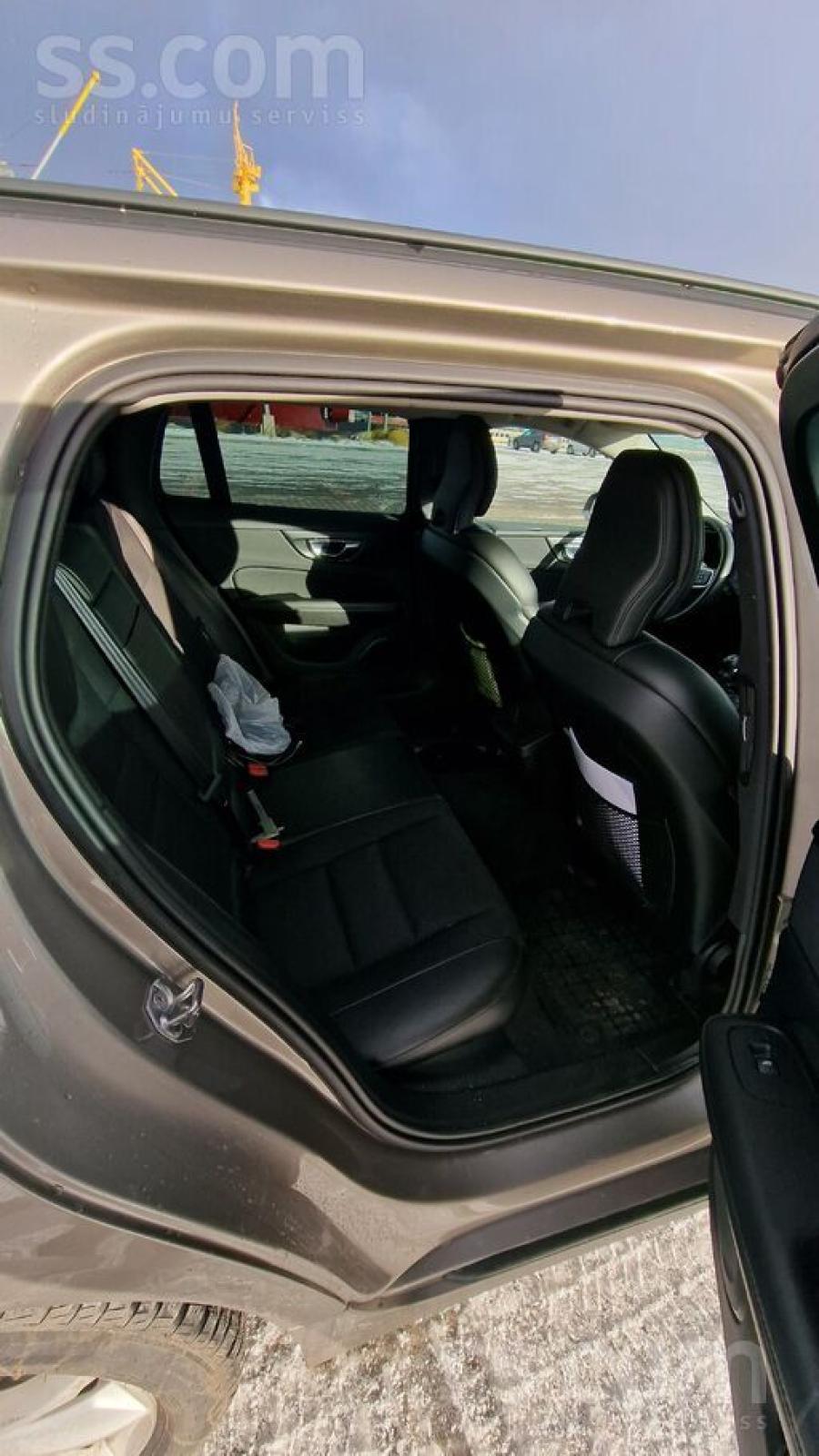 Brūns Volvo V60 2019 Ventspils, ar dzinēja tilpumu 2.00 L un nobraukumu 183 tūkst. km par 16670 €, foto 10 vietnē AUTOMOTO.COM.LV
