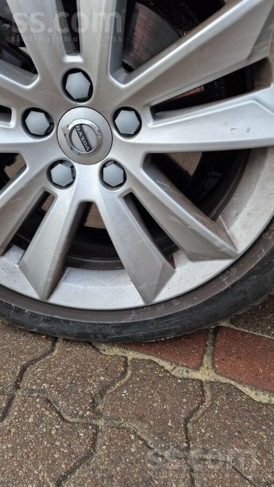 Brūns Volvo V60 2019 Ventspils, ar dzinēja tilpumu 2.00 L un nobraukumu 183 tūkst. km par 16670 €, foto 11 vietnē AUTOMOTO.COM.LV