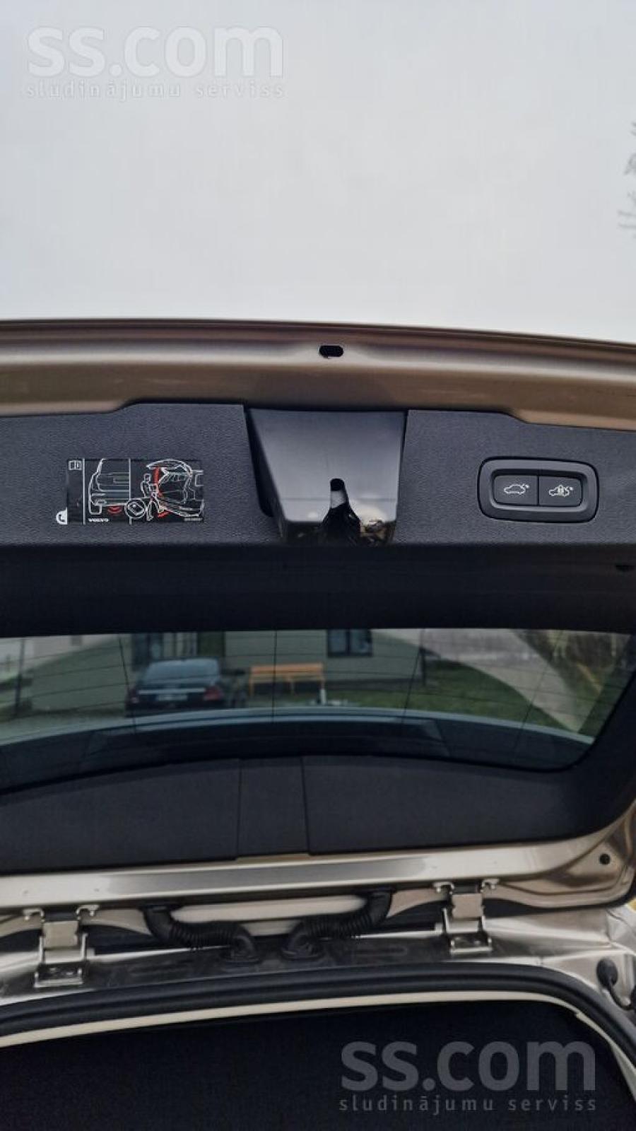 Brūns Volvo V60 2019 Ventspils, ar dzinēja tilpumu 2.00 L un nobraukumu 183 tūkst. km par 16670 €, foto 13 vietnē AUTOMOTO.COM.LV