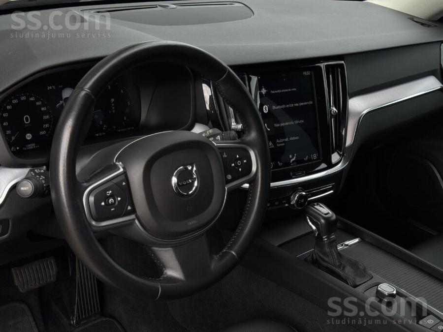 Brūns Volvo V60 2019 Valmiera, ar dzinēja tilpumu 2.00 L un nobraukumu 105 tūkst. km par 21400 €, foto 9 vietnē AUTOMOTO.COM.LV