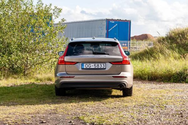 Brown Volvo V60 2019 in Riga, with an engine capacity of 2.00 L and mileage of 160 thousand km for 17495 €, photo 6 on AUTOMOTO.COM.LV