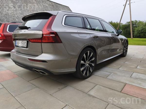 Brūns Volvo V60 2019 Saldus, ar dzinēja tilpumu 2.00 L un nobraukumu 363 tūkst. km par 16300 €, foto 3 vietnē AUTOMOTO.COM.LV