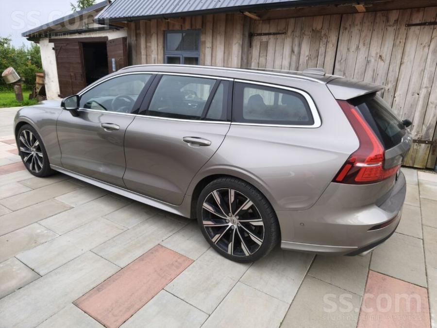 Brown Volvo V60 2019 in Saldus, with an engine capacity of 2.00 L and mileage of 363 thousand km for 14800 €, photo 4 on AUTOMOTO.COM.LV