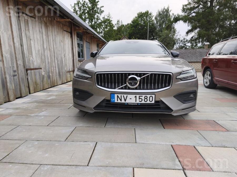 Brown Volvo V60 2019 in Saldus, with an engine capacity of 2.00 L and mileage of 363 thousand km for 14800 €, photo 5 on AUTOMOTO.COM.LV
