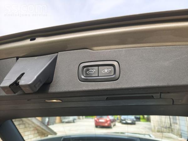 Brūns Volvo V60 2019 Saldus, ar dzinēja tilpumu 2.00 L un nobraukumu 363 tūkst. km par 16300 €, foto 9 vietnē AUTOMOTO.COM.LV