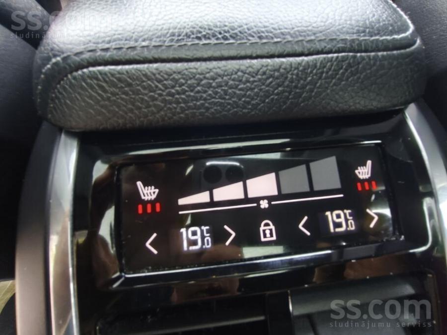 Brown Volvo V60 2019 in Saldus, with an engine capacity of 2.00 L and mileage of 363 thousand km for 14800 €, photo 11 on AUTOMOTO.COM.LV