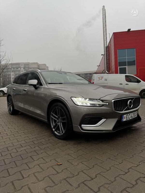 Brūns Volvo V60 2020 Viļņa, ar dzinēja tilpumu 1.97 L un nobraukumu 102 tūkst. km par 28500 €, foto 2 vietnē AUTOMOTO.COM.LV