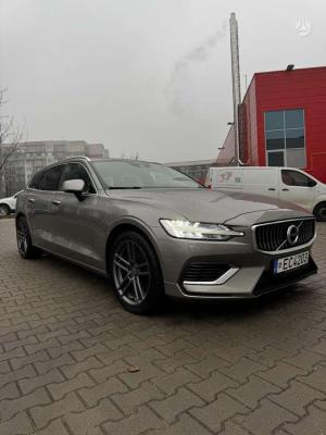 Brown Volvo V60 2020 in Vilnius, with an engine capacity of 1.97 L and mileage of 102 thousand km for 28500 €, photo 2 on AUTOMOTO.COM.LV