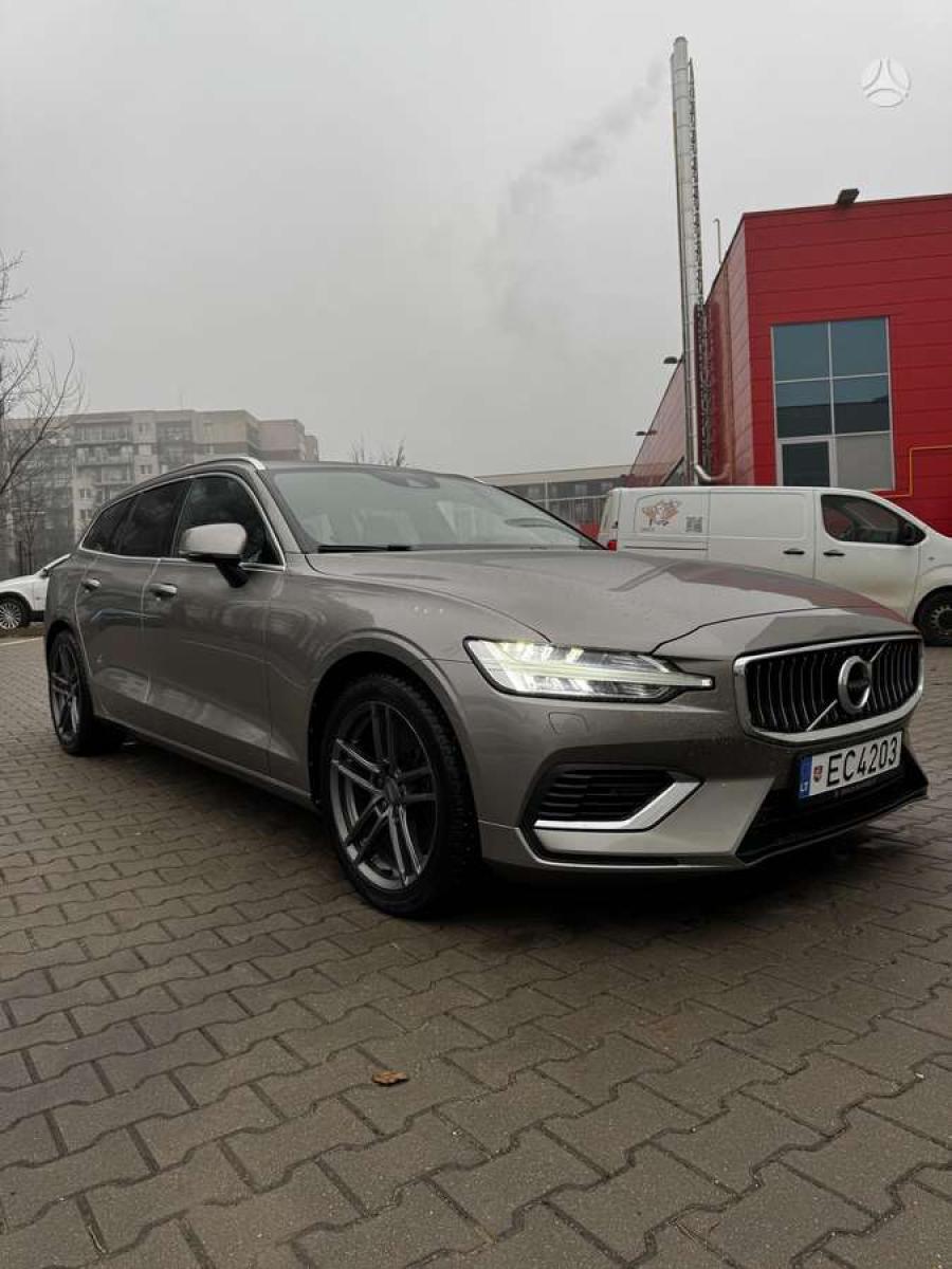 Brown Volvo V60 2020 in Vilnius, with an engine capacity of 1.97 L and mileage of 102 thousand km for 28500 €, photo 2 on AUTOMOTO.COM.LV