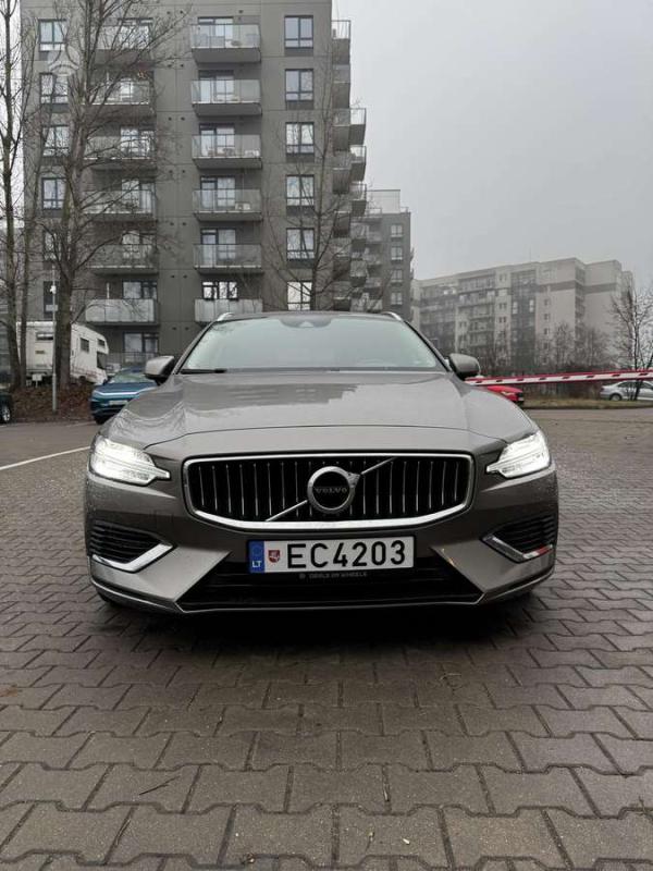 Brūns Volvo V60 2020 Viļņa, ar dzinēja tilpumu 1.97 L un nobraukumu 102 tūkst. km par 28500 €, foto 3 vietnē AUTOMOTO.COM.LV
