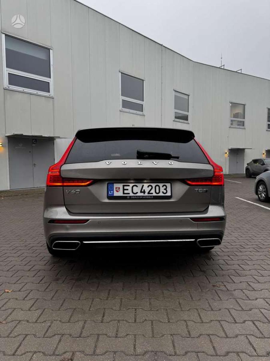 Brown Volvo V60 2020 in Vilnius, with an engine capacity of 1.97 L and mileage of 102 thousand km for 28500 €, photo 8 on AUTOMOTO.COM.LV