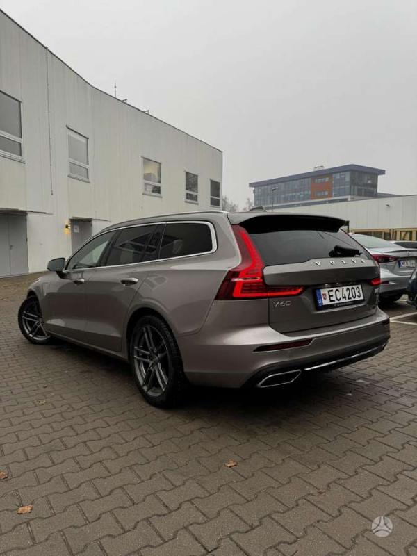 Brūns Volvo V60 2020 Viļņa, ar dzinēja tilpumu 1.97 L un nobraukumu 102 tūkst. km par 28500 €, foto 9 vietnē AUTOMOTO.COM.LV