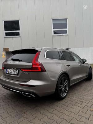 Brown Volvo V60 2020 in Vilnius, with an engine capacity of 1.97 L and mileage of 102 thousand km for 28500 €, photo 10 on AUTOMOTO.COM.LV